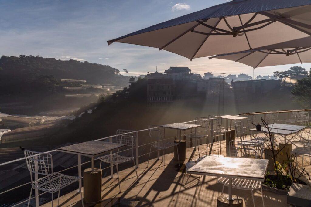 The LOOP Cafe Đà Lạt - Khách sạn nhà kính độc đáo