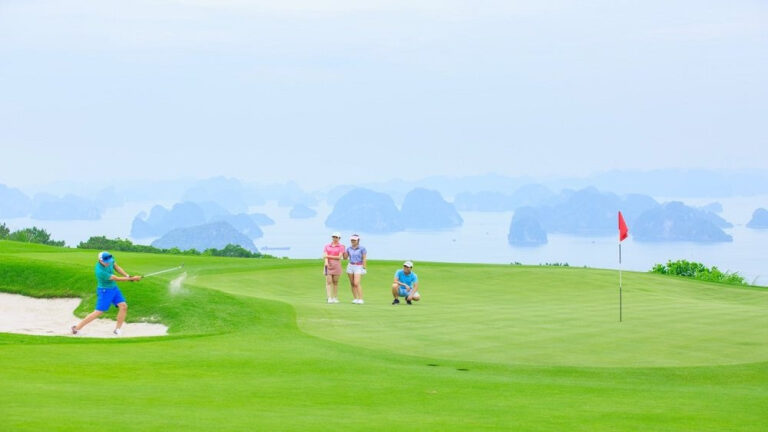Sân golf FLC Hạ Long - Chi tiết bảng giá và các dịch vụ
