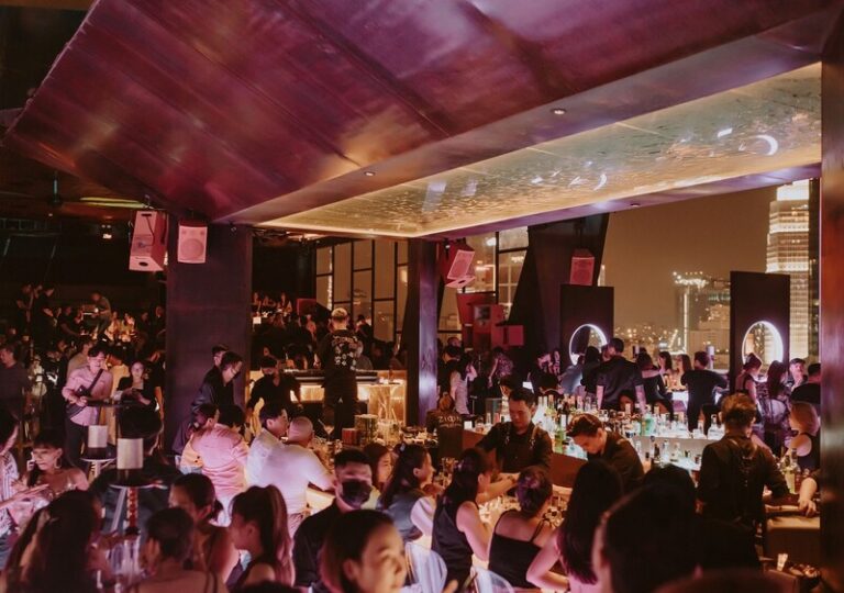 Top 15 quán bar quận 1 "cháy" nhất 2025 được dân Sài Gòn yêu thích