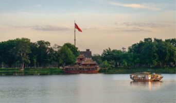 Sông Hương Huế - Dải lụa vắt quanh thành phố Huế
