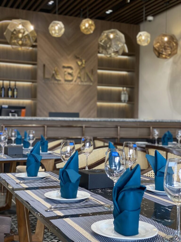 Nhà hàng La Bàn Vân Đồn - Đặc sắc ẩm thực Quảng Ninh