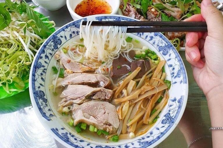 Bún vịt nấu tiêu - Món ngon Sóc Trăng ngày mưa lạnh