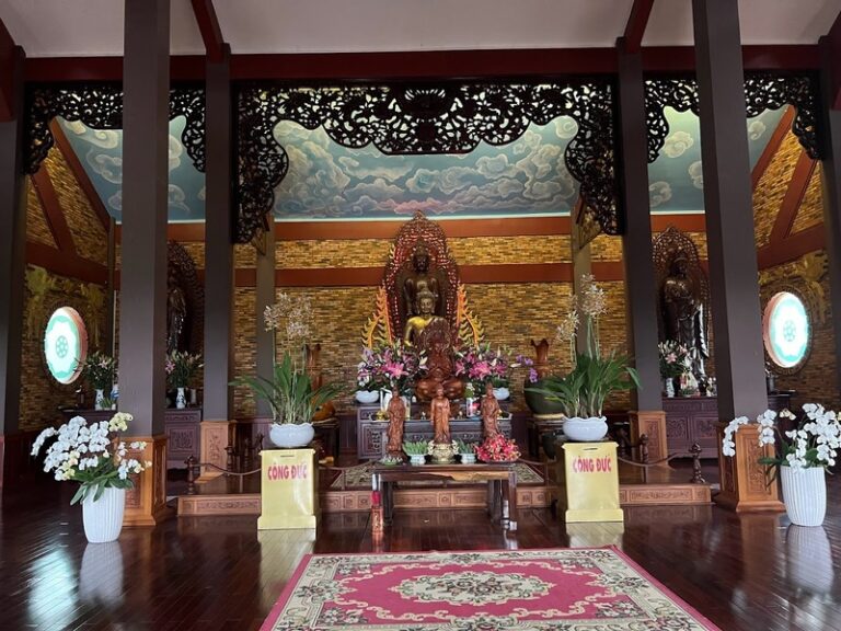 Chùa Di Đà Bảo Lộc - Ngôi chùa đẹp và lớn nhất xứ sương mù