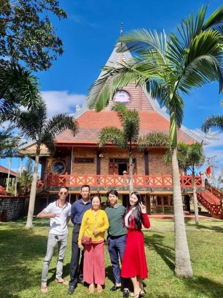 Chùa Di Đà Bảo Lộc - Ngôi chùa đẹp và lớn nhất xứ sương mù