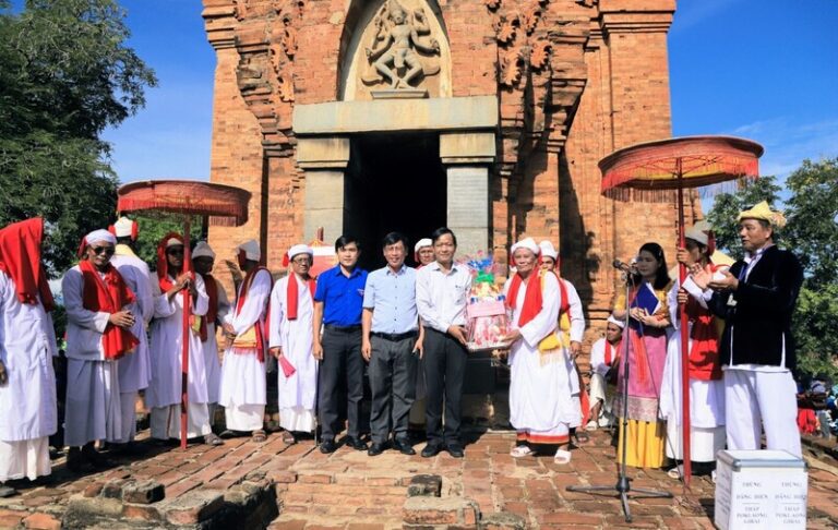 Tháp Pô Klông Garai Tháp Chàm - Kiệt tác kiến trúc hùng vĩ